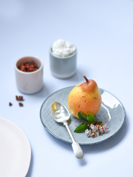 Poire & chocolat, dessert à l’assiette croquant, fondant et crémeux – Leaf